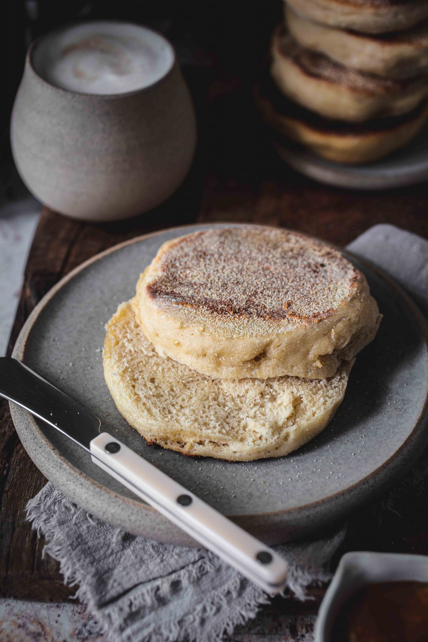 Toasties selber backen | English Muffins aus der Pfanne – La Crema