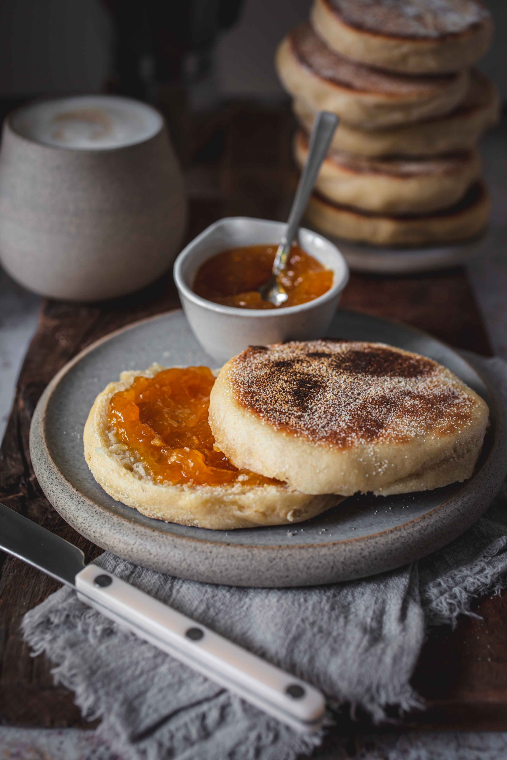 Toasties selber backen | English Muffins aus der Pfanne – La Crema